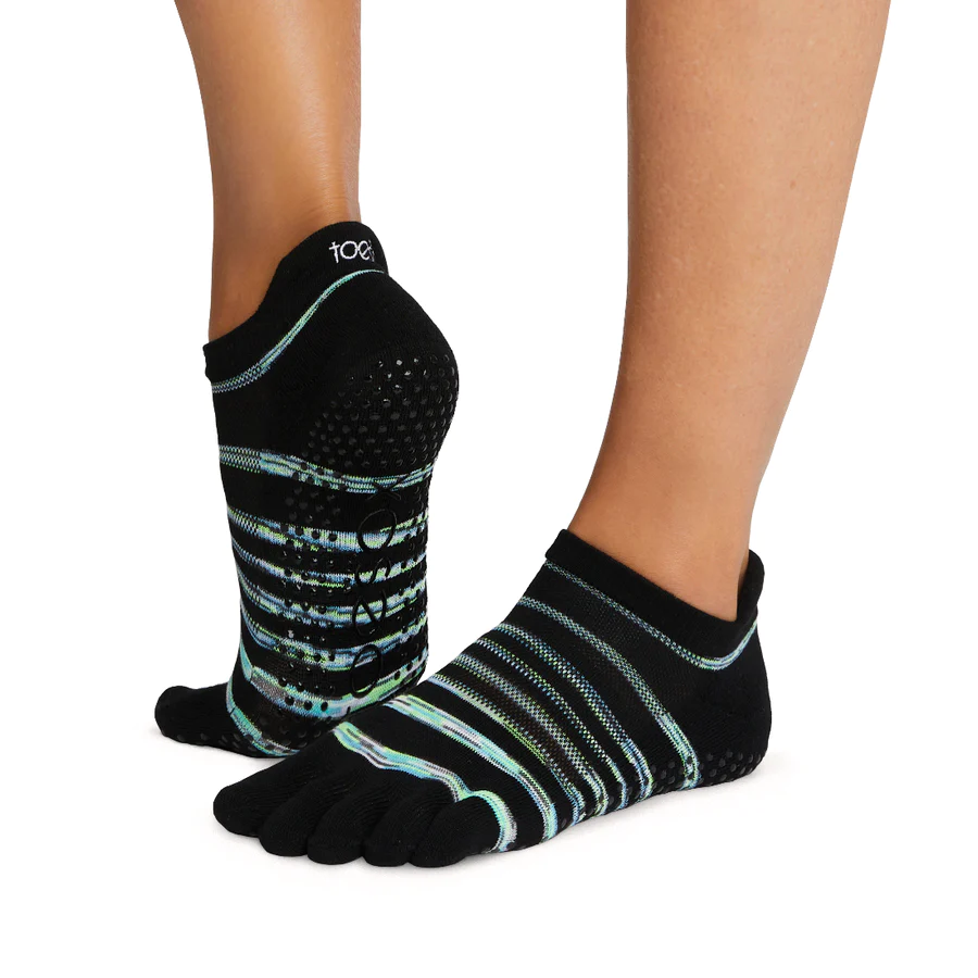 Anti-slip socks tec pulse with toes-now at Yoga-pilatesshop.nl!